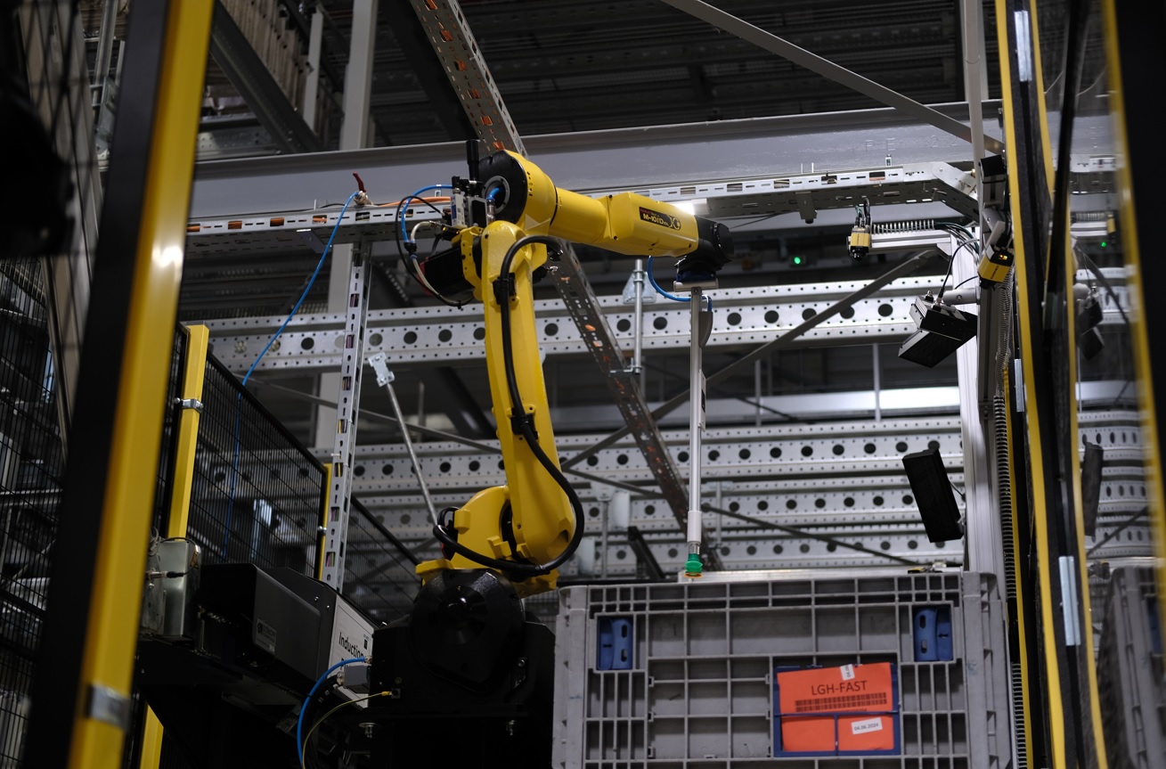 Ramię robotyczne wspierane algorytmami IA - Arvato